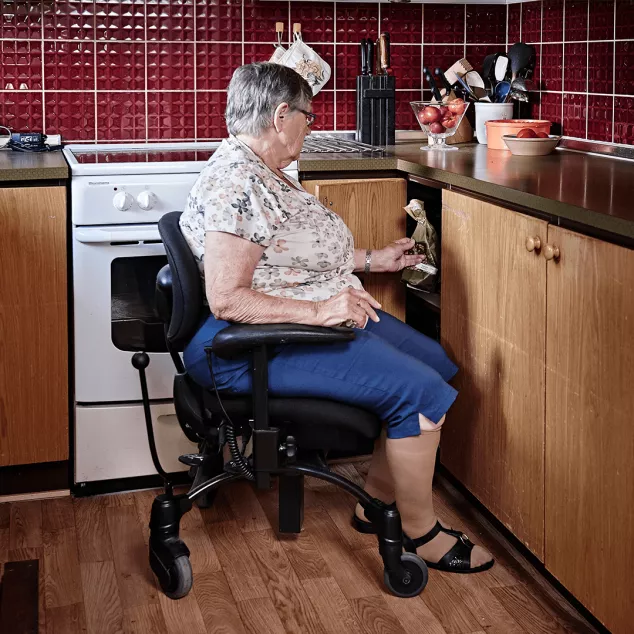 The best kitchen chair for cooking. Find it here | VELA